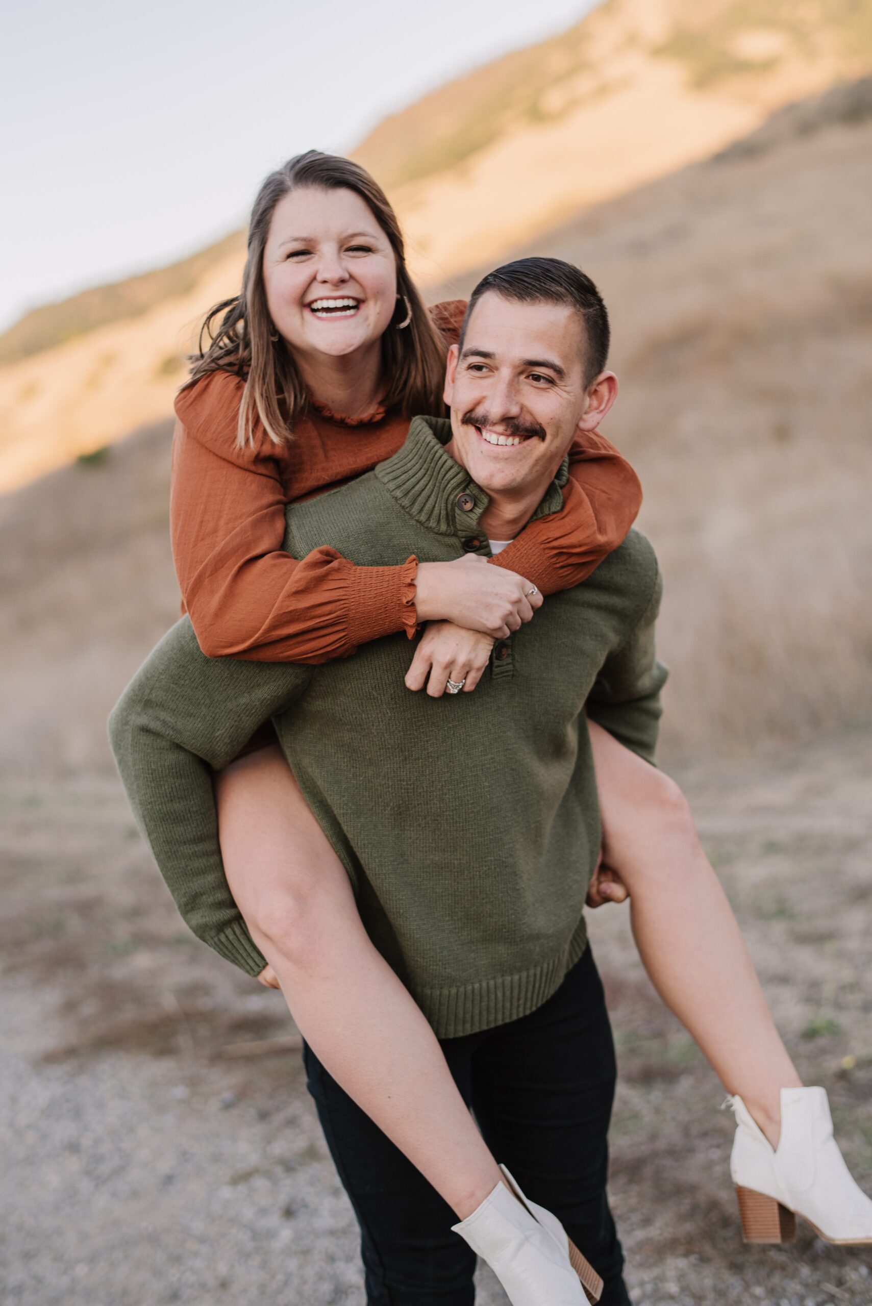 Avoiding the Awkwardness During Engagement Photos While Still Looking ...